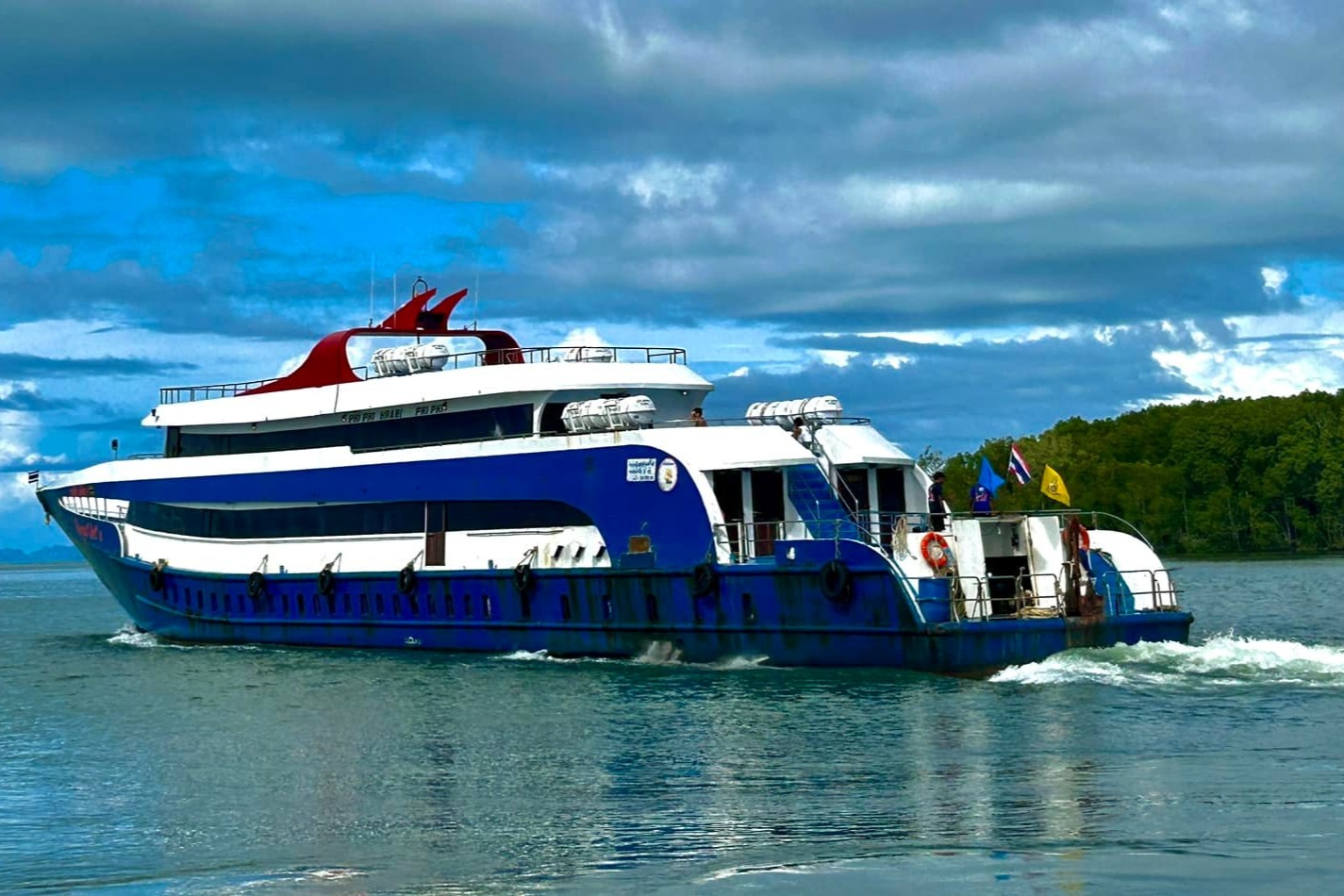 Phuket to Phi Phi Island (Laemtong) by Ferry Premium Class (Oneway)